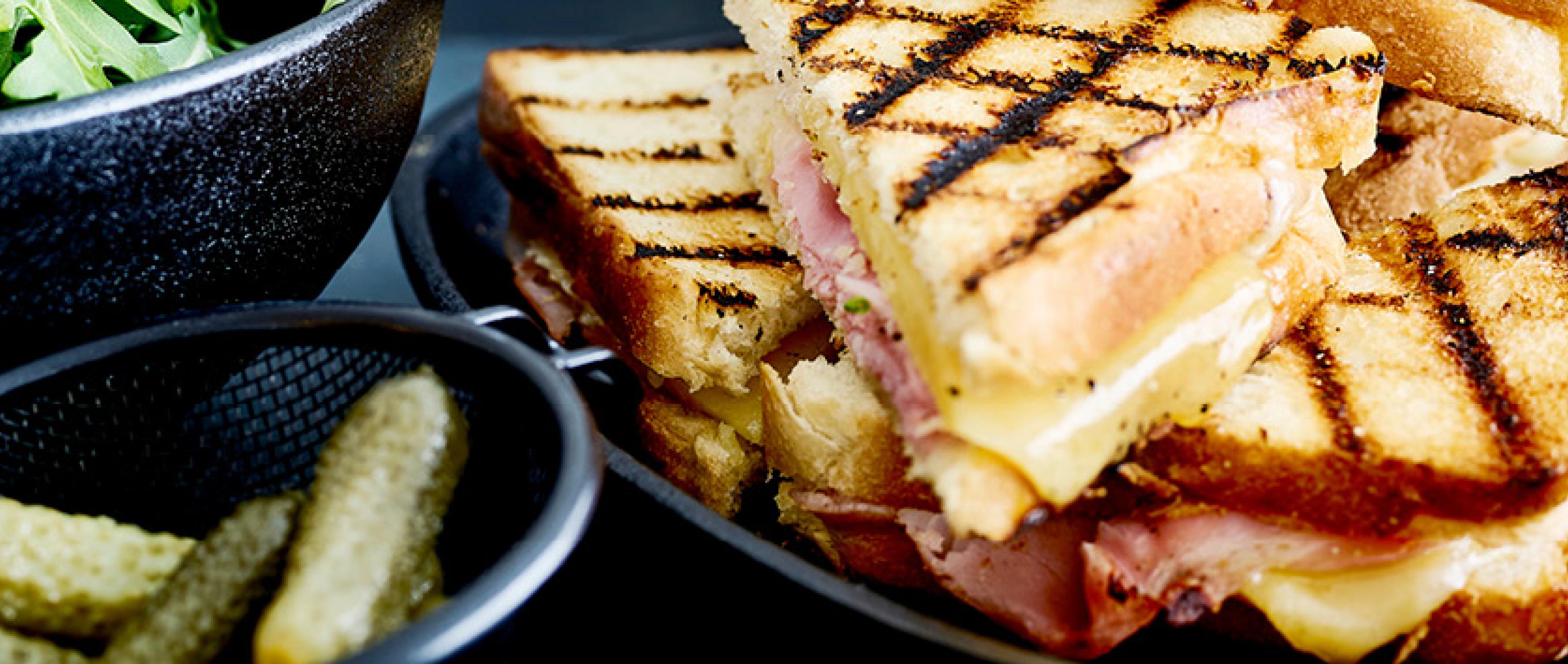 Croque op de barbecue met Bunkerkaas en Italiaanse gekookte ham | Alvo