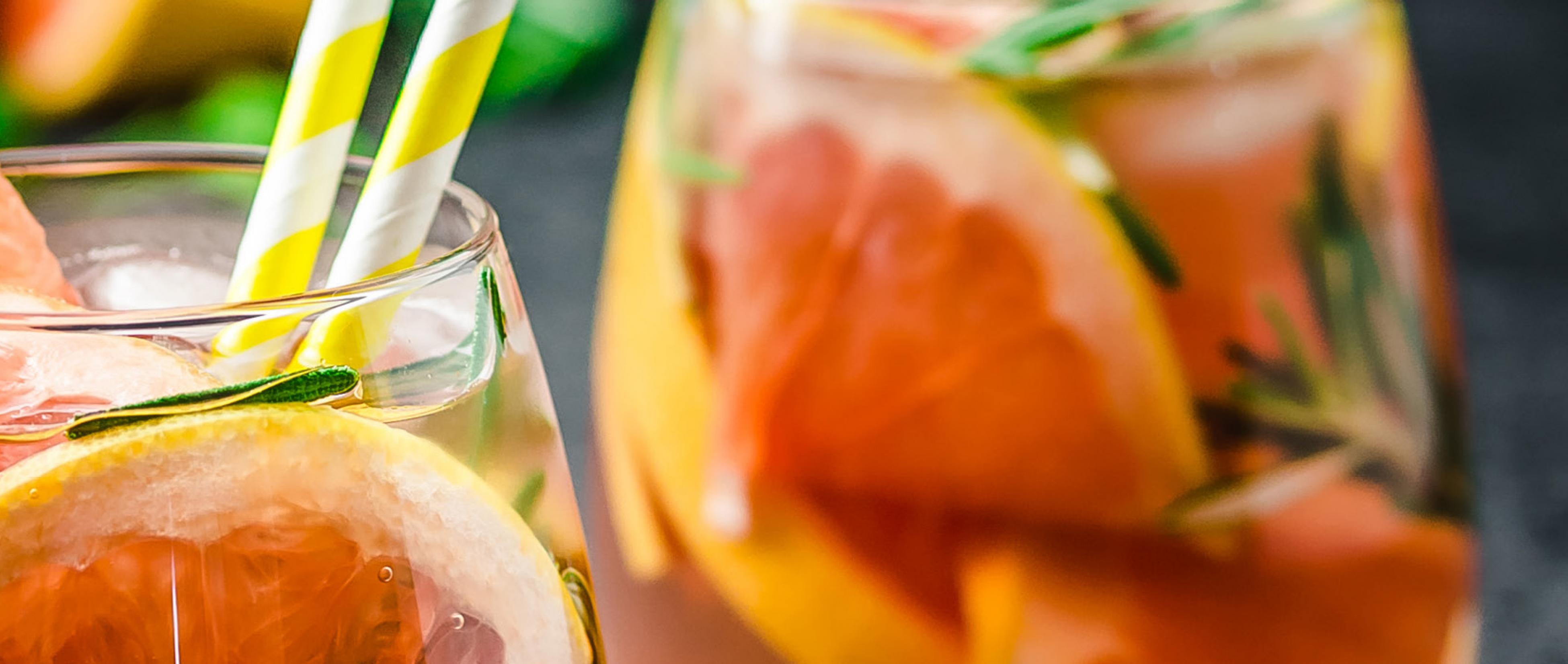 Mocktail met pompelmoes & rozemarijn | Alvo